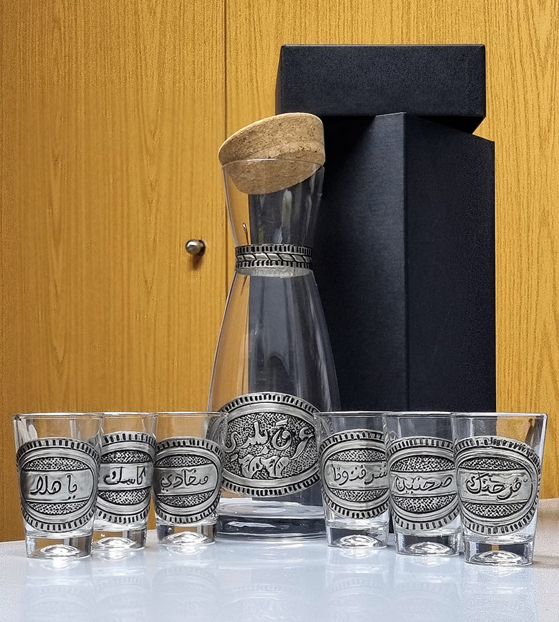 Set fine glass decorated plates of metal in bas-relief jug and cups